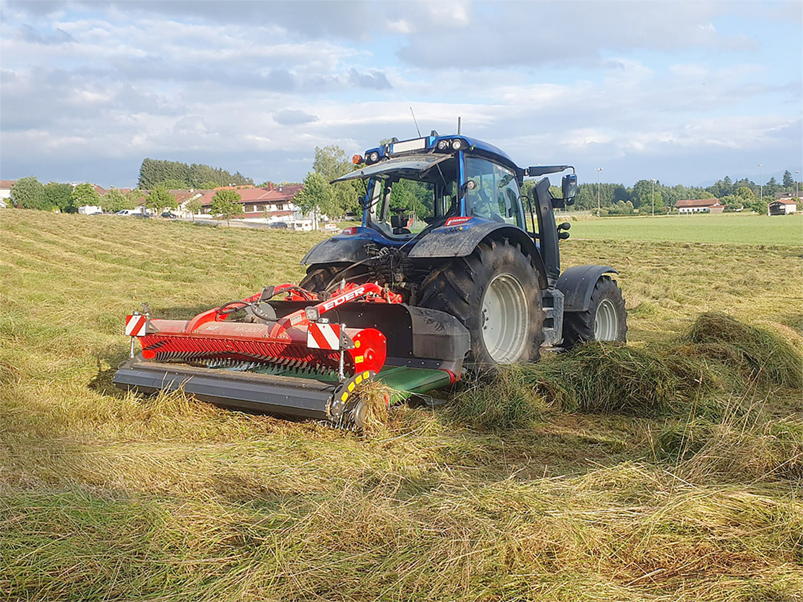 Traktoren | VALTRA Blog | Wensauer Dienstleistungen: Alles im grünen Bereich